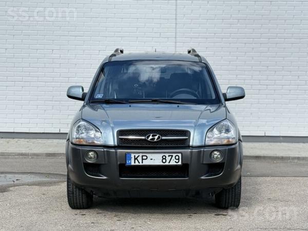 Hyundai Tucson 2005 in Riga, with an engine capacity of 2.00 L and mileage of 289 thousand km for 1590 €, photo 1 on AUTOMOTO.COM.LV