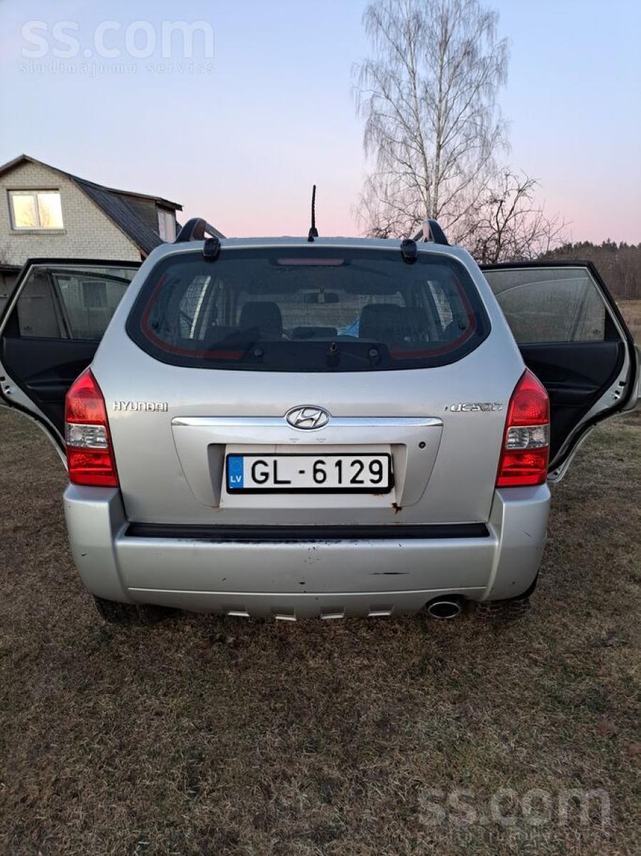 Hyundai Tucson 2007 in Riga, with an engine capacity of 2.00 L and mileage of 240 thousand km for 1800 €, photo 3 on AUTOMOTO.COM.LV
