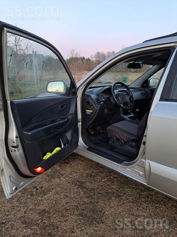 Hyundai Tucson 2007 Rīga, ar dzinēja tilpumu 2.00 L un nobraukumu 240 tūkst. km par 1800 €, foto 4 vietnē AUTOMOTO.COM.LV