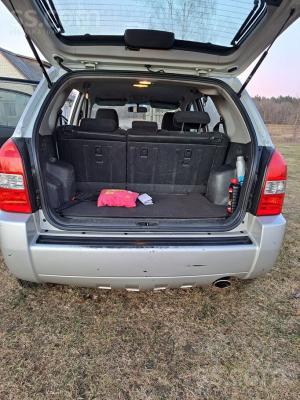 Hyundai Tucson 2007 in Riga, with an engine capacity of 2.00 L and mileage of 240 thousand km for 1800 €, photo 9 on AUTOMOTO.COM.LV