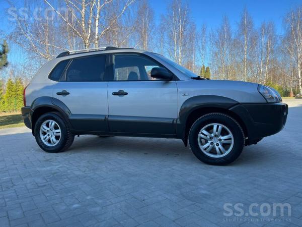 Hyundai Tucson 2007 in Cesis, with an engine capacity of 2.00 L and mileage of 223 thousand km for 3450 €, photo 3 on AUTOMOTO.COM.LV