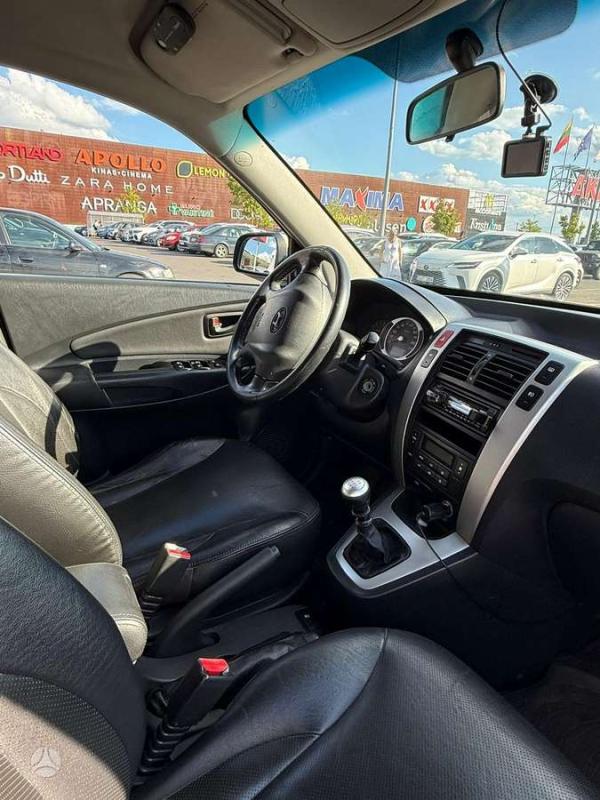 Hyundai Tucson 2007 in Vilnius, with an engine capacity of 1.99 L and mileage of 163 thousand km for 2500 €, photo 6 on AUTOMOTO.COM.LV