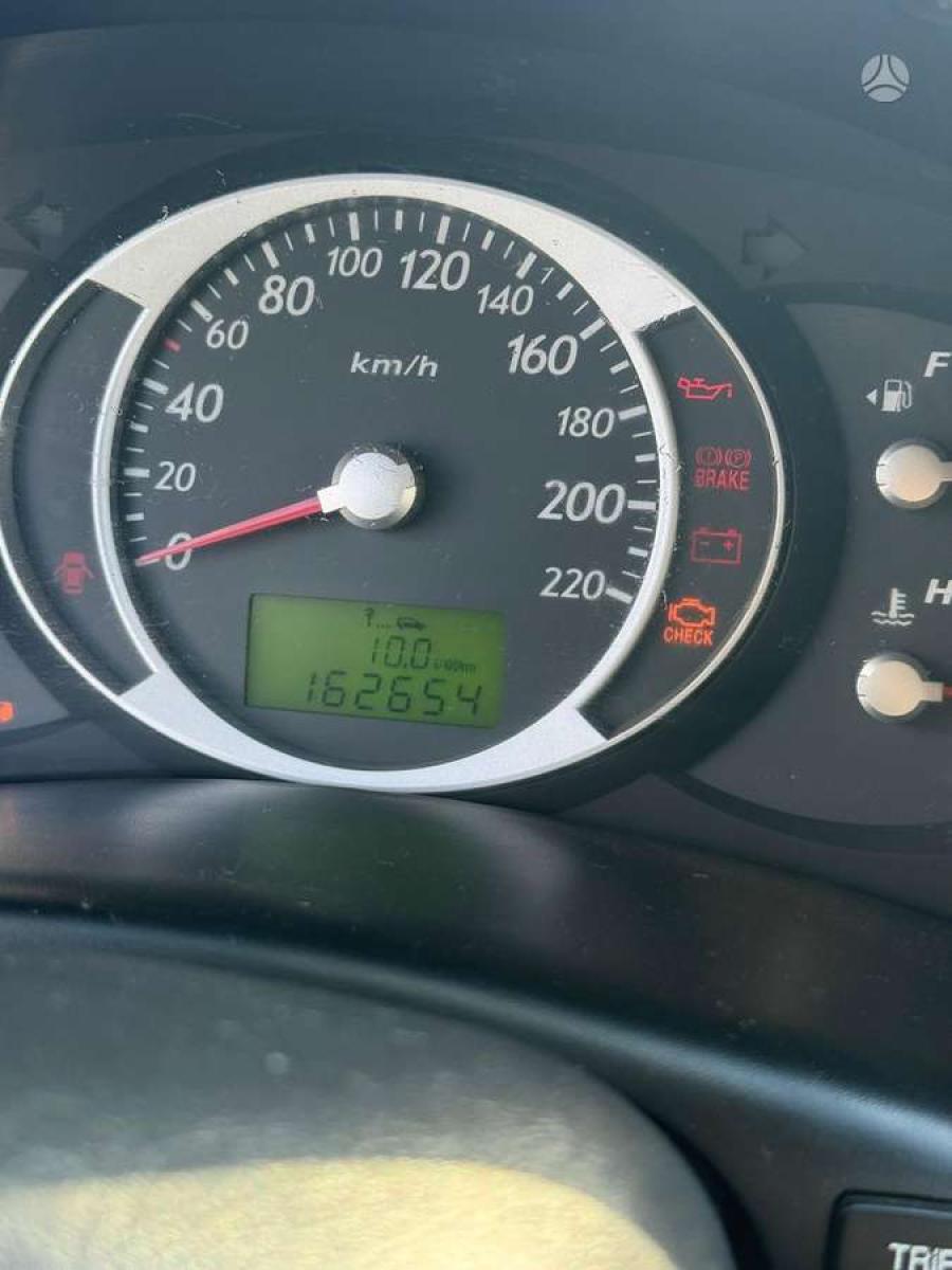 Hyundai Tucson 2007 in Vilnius, with an engine capacity of 1.99 L and mileage of 163 thousand km for 2500 €, photo 8 on AUTOMOTO.COM.LV