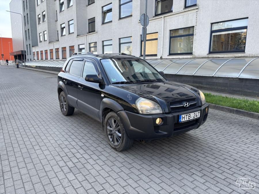 Hyundai Tucson 2007 in Vilnius, with an engine capacity of 2.00 L and mileage of 300 thousand km for 1800 €, photo 4 on AUTOMOTO.COM.LV