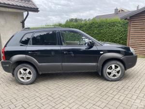 Hyundai Tucson 2007 in Prienai, with an engine capacity of 2.00 L and mileage of 264 thousand km for 1999 €, photo 5 on AUTOMOTO.COM.LV