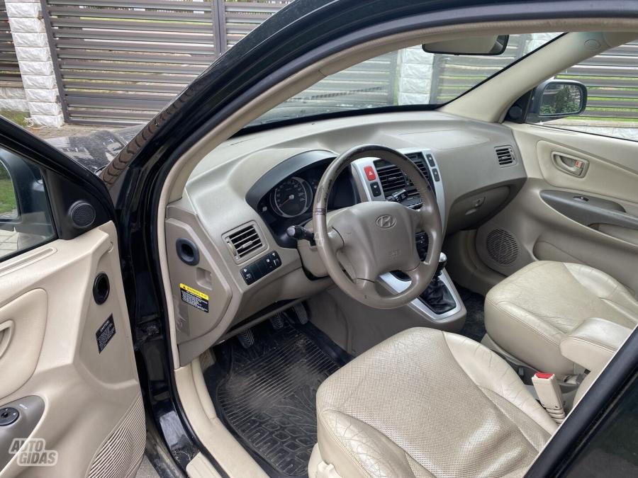 Hyundai Tucson 2007 in Prienai, with an engine capacity of 2.00 L and mileage of 264 thousand km for 1999 €, photo 9 on AUTOMOTO.COM.LV