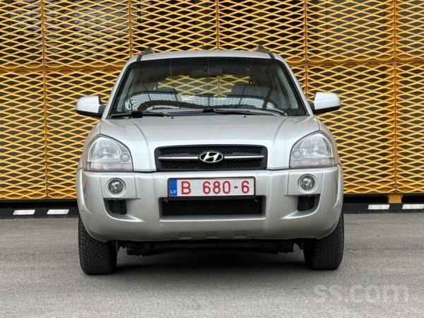 Hyundai Tucson 2008 in Ogre, with an engine capacity of 2.00 L and mileage of 263 thousand km for 3995 €, photo 3 on AUTOMOTO.COM.LV