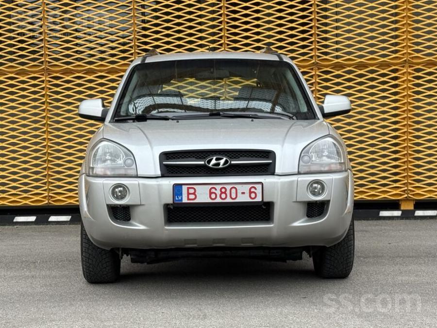 Hyundai Tucson 2008 in Ogre, with an engine capacity of 2.00 L and mileage of 263 thousand km for 3995 €, photo 3 on AUTOMOTO.COM.LV