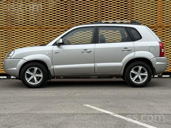 Hyundai Tucson 2008 in Ogre, with an engine capacity of 2.00 L and mileage of 263 thousand km for 3995 €, photo 8 on AUTOMOTO.COM.LV