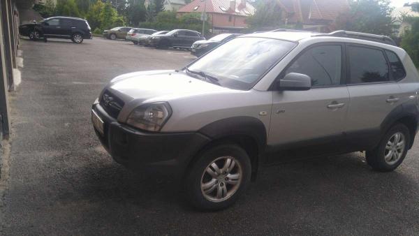 Hyundai Tucson 2008 in Vilnius, with an engine capacity of 1.99 L and mileage of 272 thousand km for 2600 €, photo 5 on AUTOMOTO.COM.LV