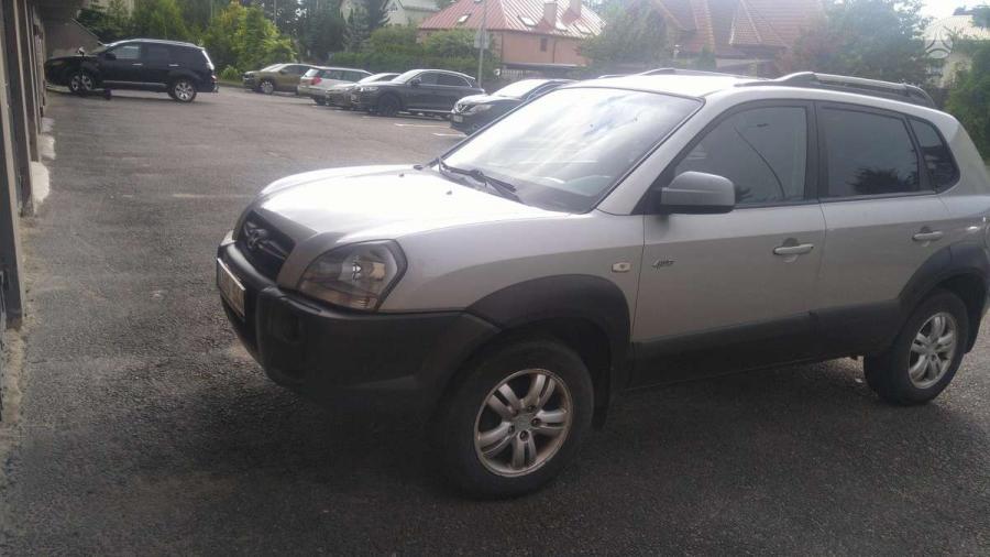 Hyundai Tucson 2008 in Vilnius, with an engine capacity of 1.99 L and mileage of 272 thousand km for 2600 €, photo 6 on AUTOMOTO.COM.LV