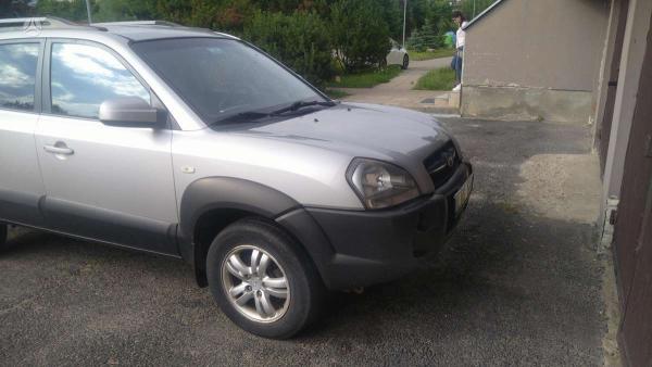 Hyundai Tucson 2008 in Vilnius, with an engine capacity of 1.99 L and mileage of 272 thousand km for 2600 €, photo 6 on AUTOMOTO.COM.LV