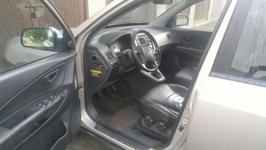 Hyundai Tucson 2008 in Vilnius, with an engine capacity of 1.99 L and mileage of 272 thousand km for 2600 €, photo 8 on AUTOMOTO.COM.LV