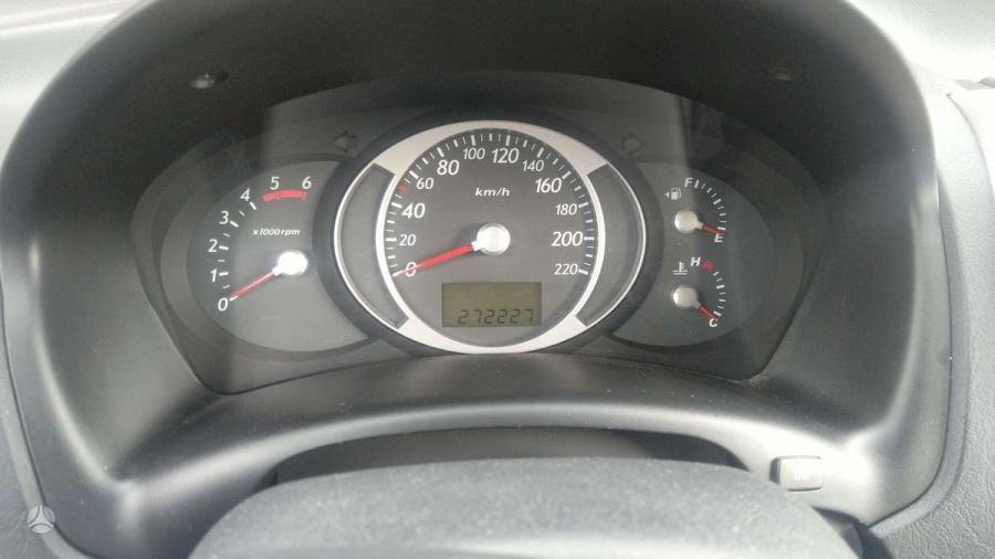 Hyundai Tucson 2008 in Vilnius, with an engine capacity of 1.99 L and mileage of 272 thousand km for 2600 €, photo 11 on AUTOMOTO.COM.LV