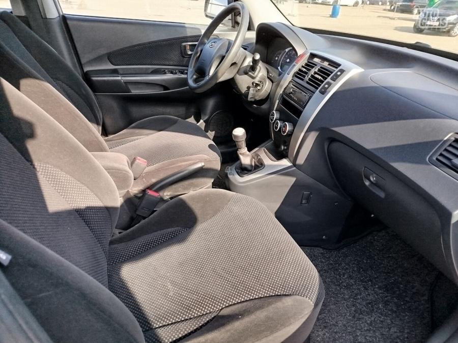 Hyundai Tucson 2009 in Marijampole, with an engine capacity of 2.00 L and mileage of 221 thousand km for 2799 €, photo 8 on AUTOMOTO.COM.LV
