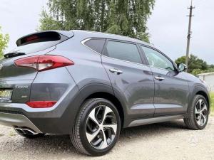 Hyundai Tucson 2015 in Siauliai, with an engine capacity of 2.00 L and mileage of 241 thousand km for 13999 €, photo 9 on AUTOMOTO.COM.LV