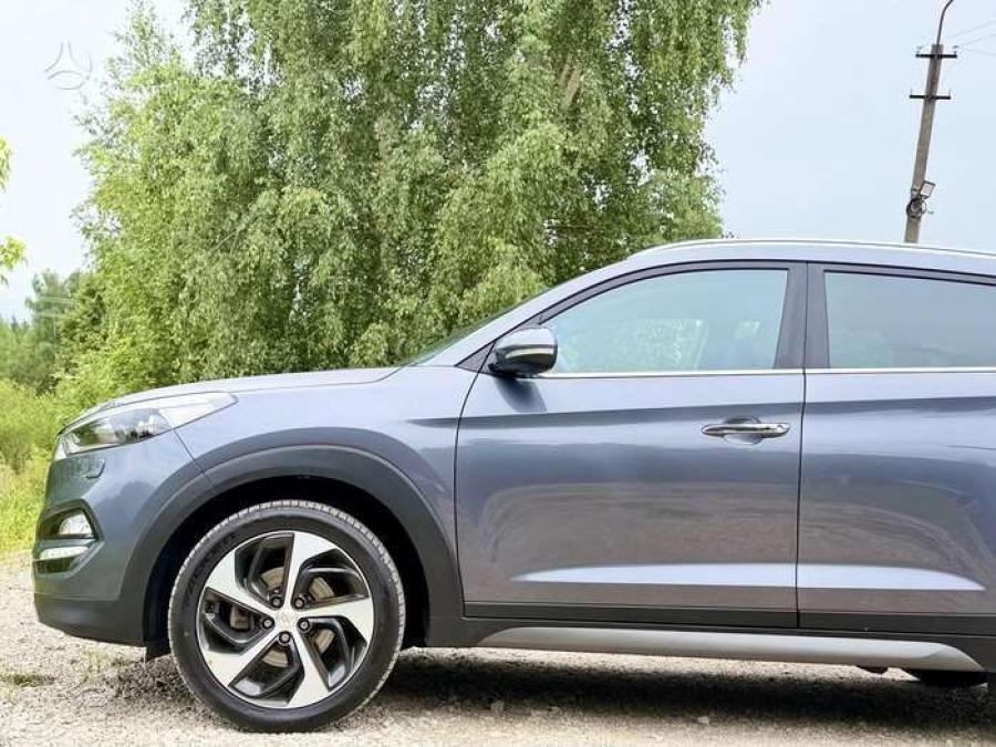Hyundai Tucson 2015 in Siauliai, with an engine capacity of 2.00 L and mileage of 241 thousand km for 13999 €, photo 12 on AUTOMOTO.COM.LV