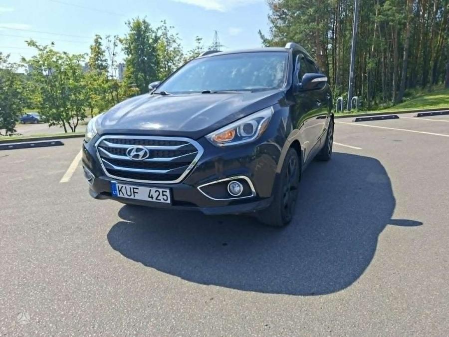Hyundai Tucson 2015 in Vilnius, with an engine capacity of 2.36 L and mileage of 174 thousand km for 8990 €, photo 1 on AUTOMOTO.COM.LV