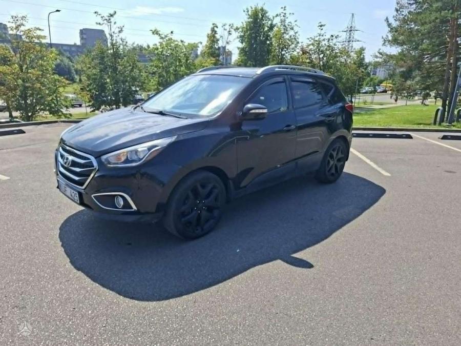 Hyundai Tucson 2015 in Vilnius, with an engine capacity of 2.36 L and mileage of 174 thousand km for 8990 €, photo 3 on AUTOMOTO.COM.LV