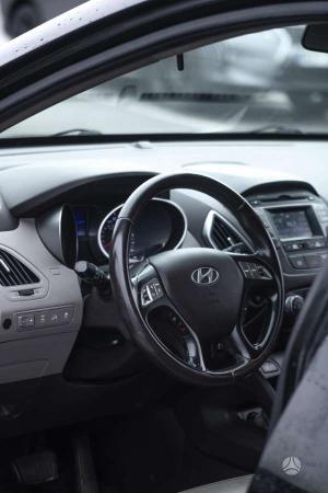 Hyundai Tucson 2015 in Vilnius, with an engine capacity of 2.36 L and mileage of 174 thousand km for 8990 €, photo 9 on AUTOMOTO.COM.LV