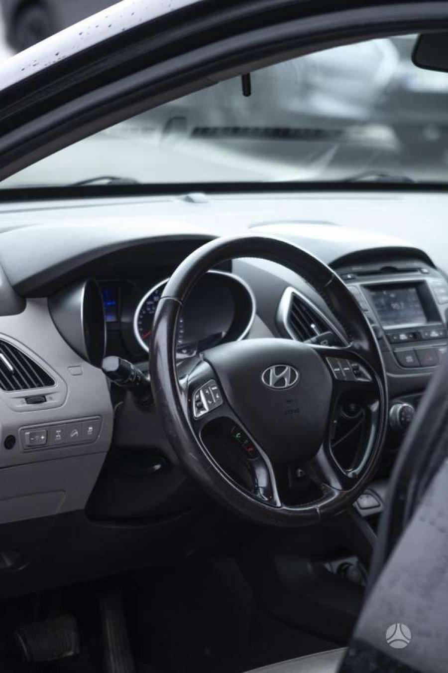 Hyundai Tucson 2015 in Vilnius, with an engine capacity of 2.36 L and mileage of 174 thousand km for 8990 €, photo 9 on AUTOMOTO.COM.LV