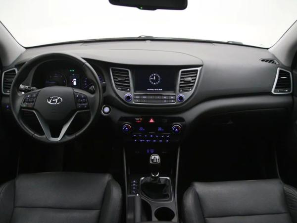 Hyundai Tucson 2016 in Vilnius, with an engine capacity of 1.70 L and mileage of 130 thousand km for 13899 €, photo 2 on AUTOMOTO.COM.LV