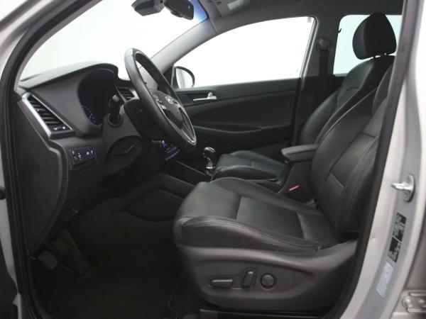 Hyundai Tucson 2016 in Vilnius, with an engine capacity of 1.70 L and mileage of 130 thousand km for 13899 €, photo 4 on AUTOMOTO.COM.LV