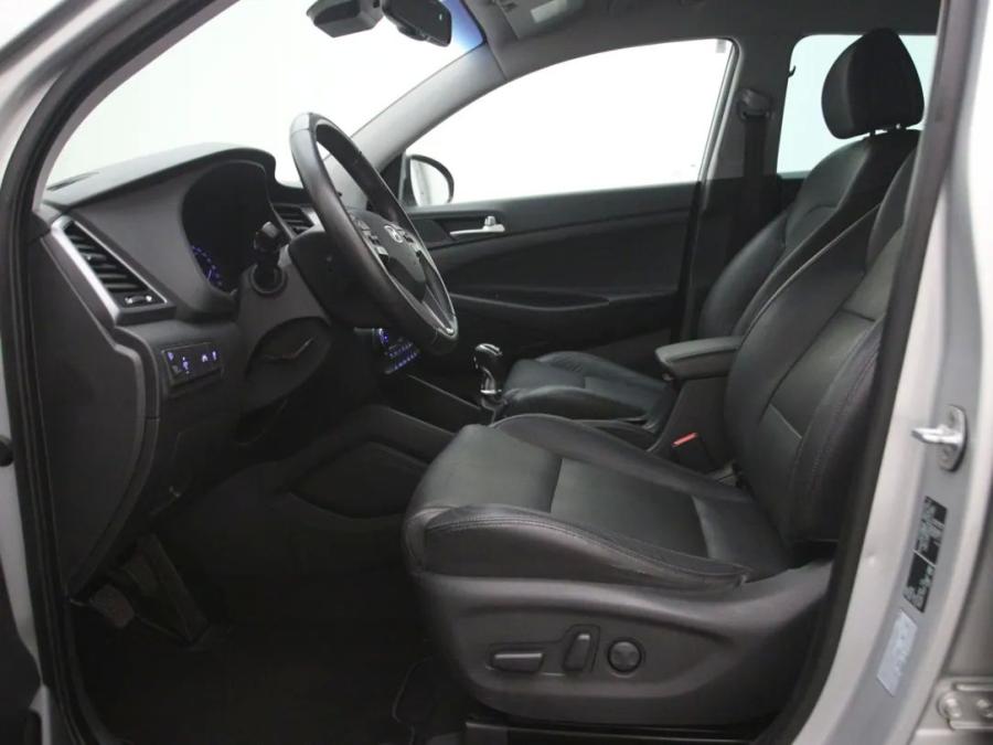 Hyundai Tucson 2016 in Vilnius, with an engine capacity of 1.70 L and mileage of 130 thousand km for 13899 €, photo 4 on AUTOMOTO.COM.LV