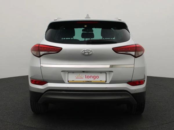 Hyundai Tucson 2016 in Vilnius, with an engine capacity of 1.70 L and mileage of 130 thousand km for 13899 €, photo 5 on AUTOMOTO.COM.LV