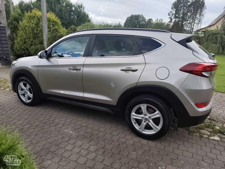 Hyundai Tucson 2016 in Telschi, with an engine capacity of 1.70 L and mileage of 250 thousand km for 10800 €, photo 9 on AUTOMOTO.COM.LV