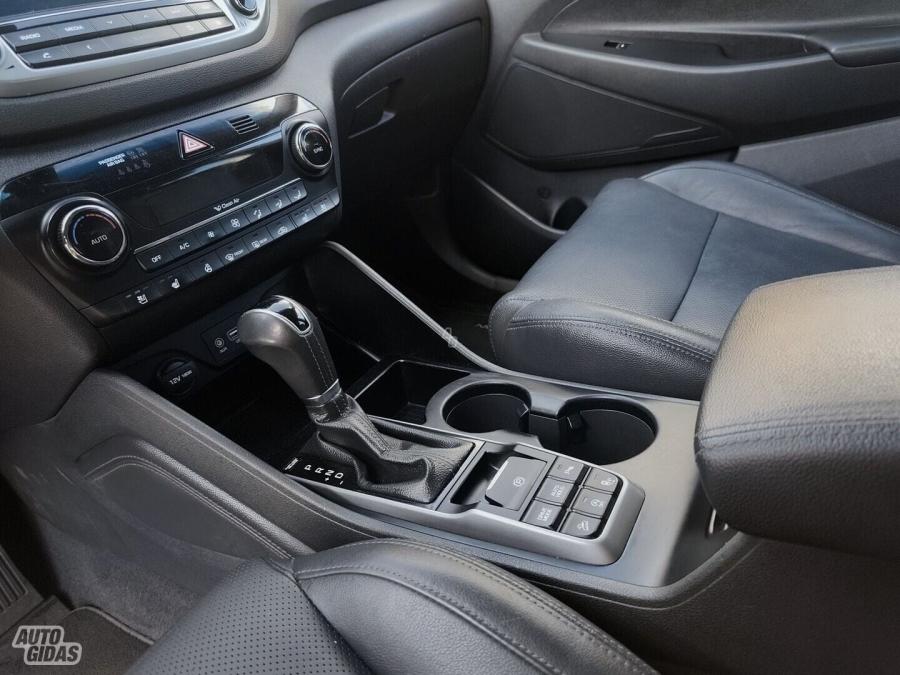 Hyundai Tucson 2016 in Telschi, with an engine capacity of 1.70 L and mileage of 250 thousand km for 10800 €, photo 21 on AUTOMOTO.COM.LV