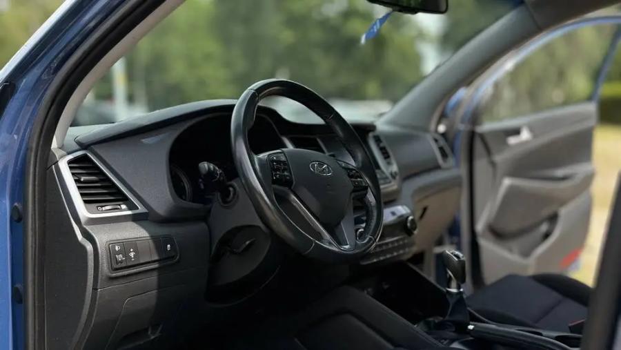 Hyundai Tucson 2016 in Jelgava, with an engine capacity of 1.70 L and mileage of 207 thousand km for 8990 €, photo 8 on AUTOMOTO.COM.LV