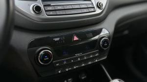 Hyundai Tucson 2016 in Jelgava, with an engine capacity of 1.70 L and mileage of 207 thousand km for 8990 €, photo 18 on AUTOMOTO.COM.LV