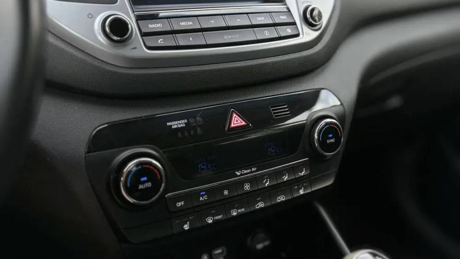 Hyundai Tucson 2016 in Jelgava, with an engine capacity of 1.70 L and mileage of 207 thousand km for 8990 €, photo 18 on AUTOMOTO.COM.LV