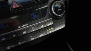 Hyundai Tucson 2016 in Jelgava, with an engine capacity of 1.70 L and mileage of 207 thousand km for 8990 €, photo 19 on AUTOMOTO.COM.LV