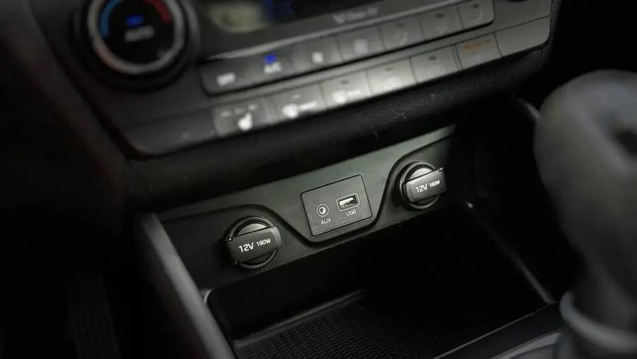 Hyundai Tucson 2016 in Jelgava, with an engine capacity of 1.70 L and mileage of 207 thousand km for 8990 €, photo 21 on AUTOMOTO.COM.LV