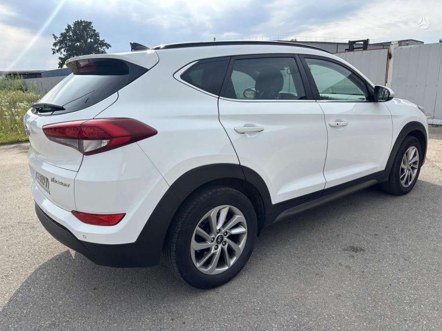 Hyundai Tucson 2016 in Taurage, with an engine capacity of 1.69 L and mileage of 191 thousand km for 9300 €, photo 4 on AUTOMOTO.COM.LV