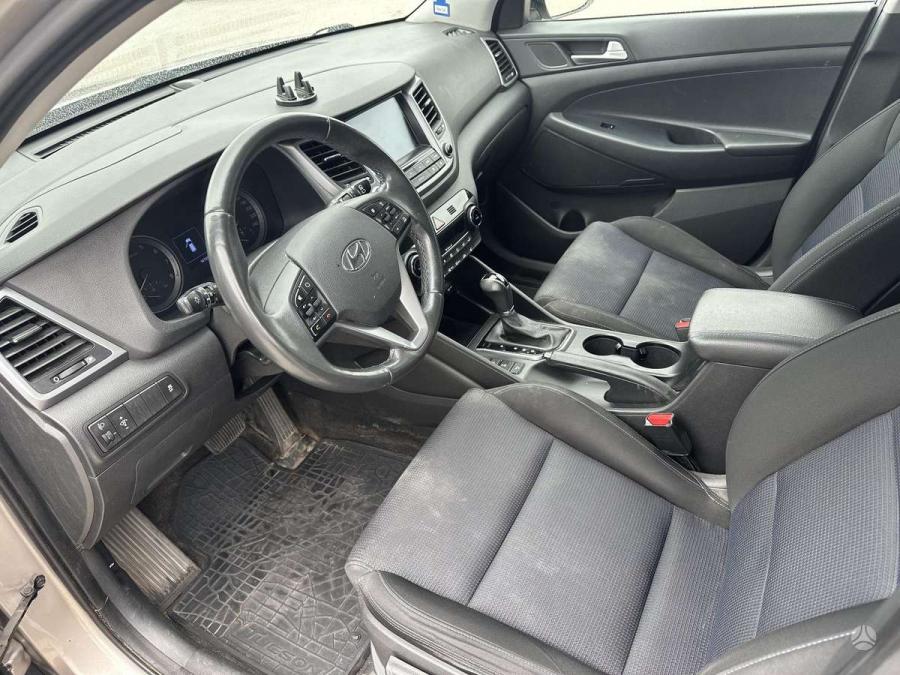 Hyundai Tucson 2016 in Klaipeda, with an engine capacity of 1.60 L and mileage of 147 thousand km for 13500 €, photo 11 on AUTOMOTO.COM.LV