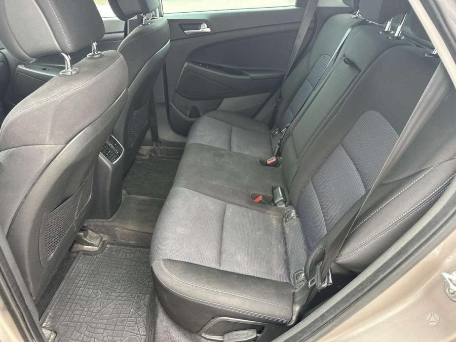 Hyundai Tucson 2016 in Klaipeda, with an engine capacity of 1.60 L and mileage of 147 thousand km for 13500 €, photo 23 on AUTOMOTO.COM.LV