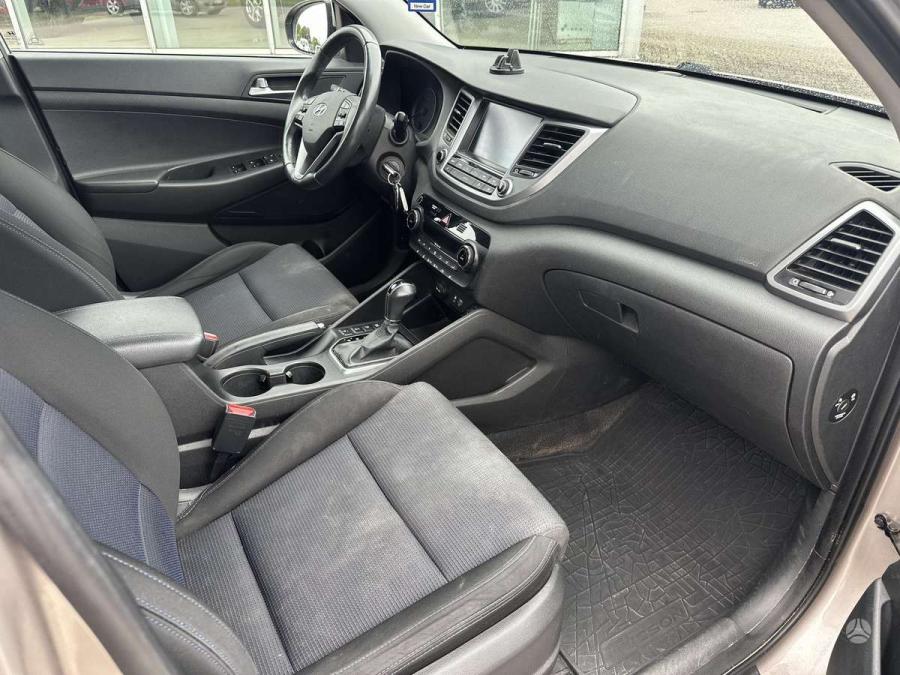 Hyundai Tucson 2016 in Klaipeda, with an engine capacity of 1.60 L and mileage of 147 thousand km for 13500 €, photo 25 on AUTOMOTO.COM.LV