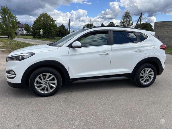 Hyundai Tucson 2016 in Taurage, with an engine capacity of 1.69 L and mileage of 191 thousand km for 9300 €, photo 1 on AUTOMOTO.COM.LV