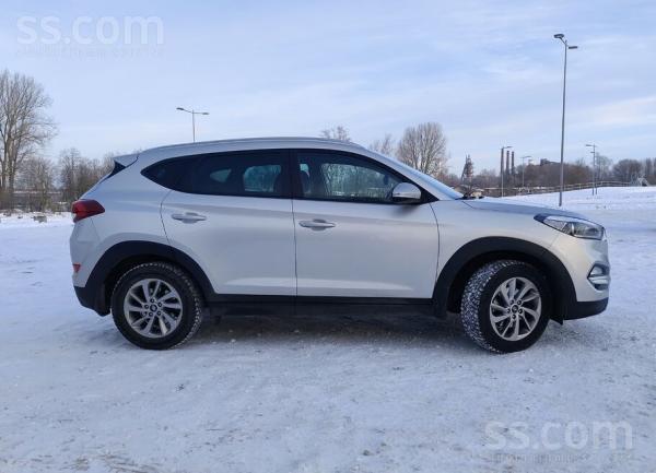 Hyundai Tucson 2017 in Liepaja, with an engine capacity of 1.60 L and mileage of 130 thousand km for 11900 €, photo 3 on AUTOMOTO.COM.LV