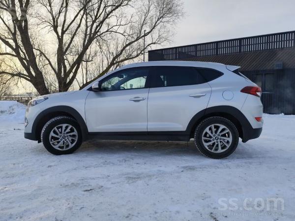 Hyundai Tucson 2017 in Liepaja, with an engine capacity of 1.60 L and mileage of 130 thousand km for 11900 €, photo 4 on AUTOMOTO.COM.LV