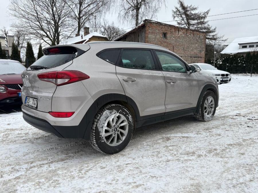 Hyundai Tucson 2017 in Riga, with an engine capacity of 1.70 L and mileage of 0 thousand km for 11600 €, photo 4 on AUTOMOTO.COM.LV