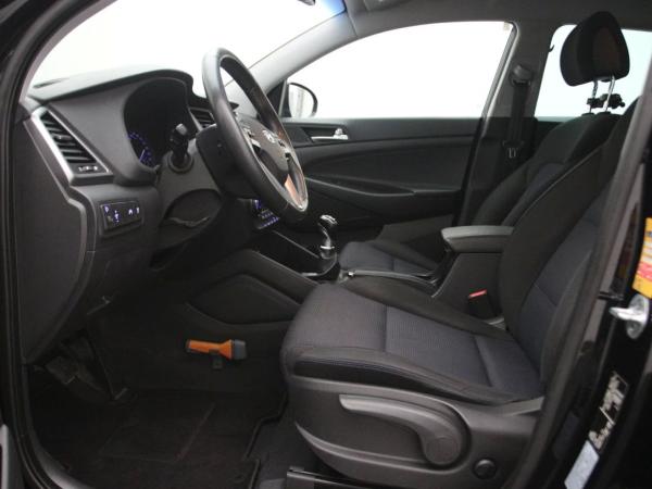 Hyundai Tucson 2018 in Vilnius, with an engine capacity of 1.60 L and mileage of 142 thousand km for 13399 €, photo 4 on AUTOMOTO.COM.LV