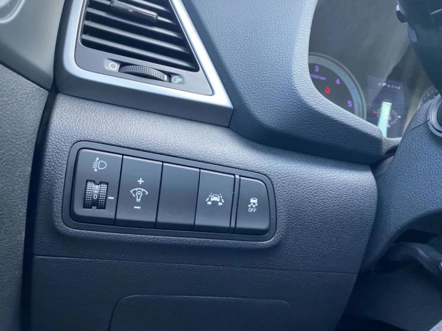 Hyundai Tucson 2018 in Riga, with an engine capacity of 1.70 L and mileage of 269 thousand km for 12950 €, photo 18 on AUTOMOTO.COM.LV