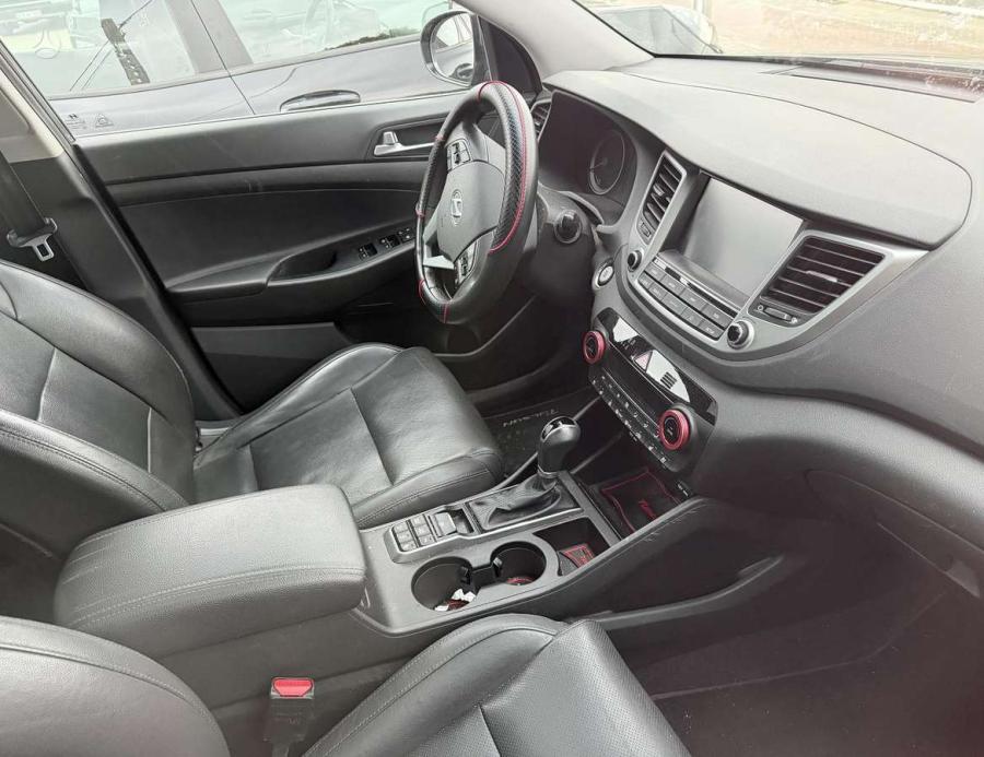 Hyundai Tucson 2018 in Kaunas, with an engine capacity of 1.69 L and mileage of 269 thousand km for 11990 €, photo 14 on AUTOMOTO.COM.LV