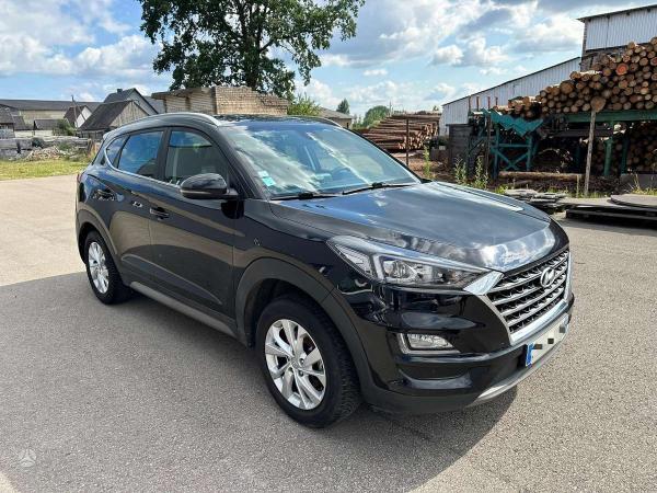 Hyundai Tucson 2019 in Taurage, with an engine capacity of 1.60 L and mileage of 127 thousand km for 8600 €, photo 3 on AUTOMOTO.COM.LV