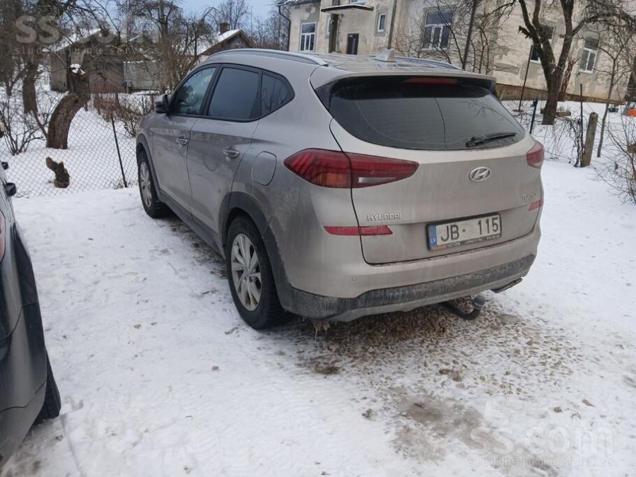 Hyundai Tucson 2020 in Riga, with an engine capacity of 1.60 L and mileage of 246 thousand km for 12000 €, photo 2 on AUTOMOTO.COM.LV