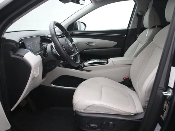 Hyundai Tucson 2021 in Vilnius, with an engine capacity of 1.60 L and mileage of 27 thousand km for 25699 €, photo 4 on AUTOMOTO.COM.LV
